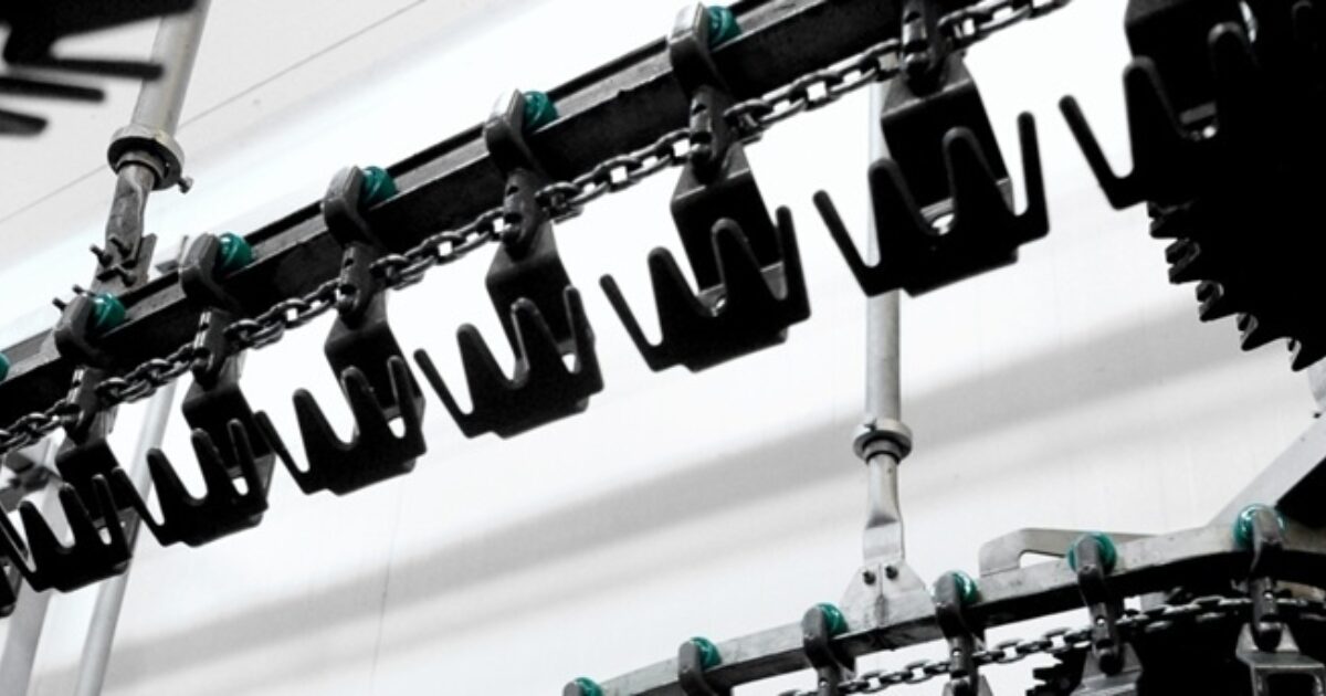 Doubling chain life in stunning & bleeding conveyors | Interflon