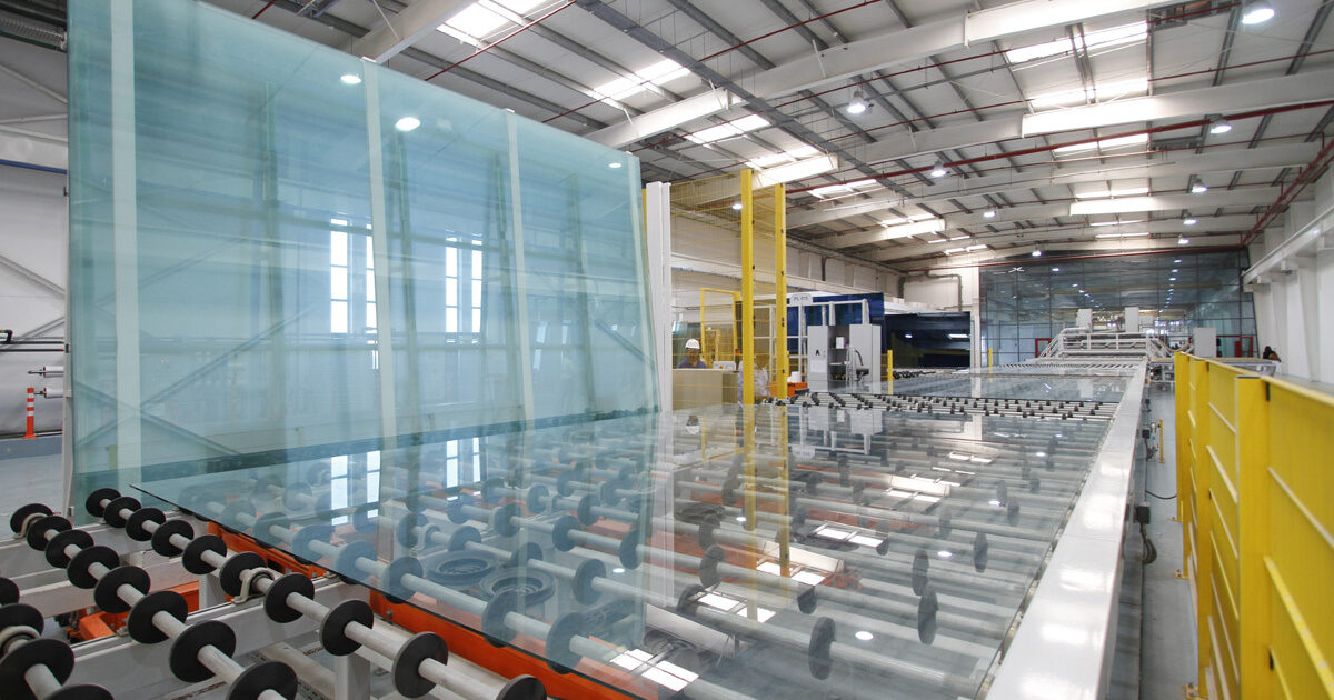 Glass production: clean conveyor rollers without downtime | Interflon